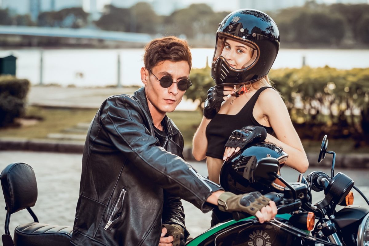 The importance of wearing a helmet when riding a motorbike. – ROYAL HELMET